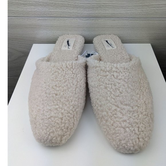 Universal Thread | Shoes | Sherpa Slippers | Poshmark